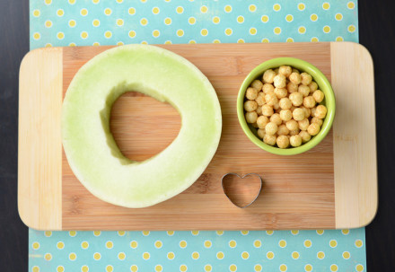 Food Art: A Lucky 4 Leaf Clover Snack · Kix Cereal